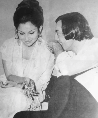 Saba Pataudi wishes Happy Anniversary to one of the most 'iconic ...