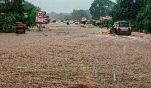 Heavy rains disrupt normal life in Maharashtra, Kerala; IMD says ...