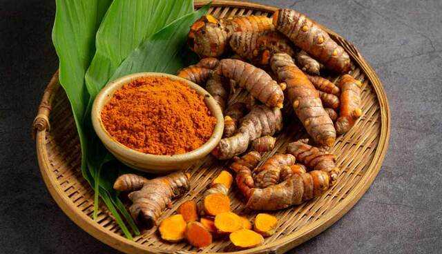 11 Amazing Benefits of Turmeric for Skin and Hair