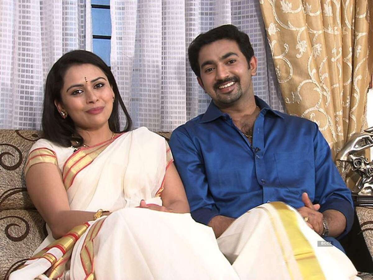 Dhanya Mary Varghese Engagement Photos